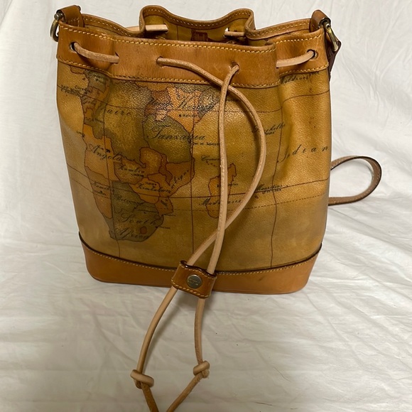 Alviero Martini | Bags | Alviero Martini Prima Classe Small Bucket Bag ...